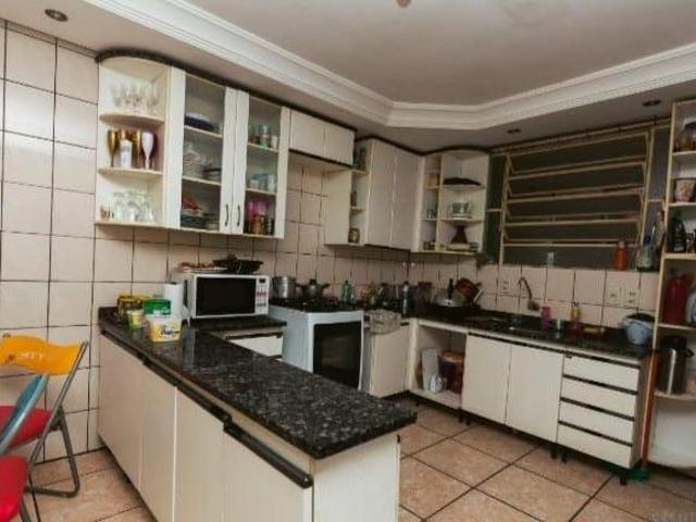 Sobrado de 04 dorm, 01 suite, sacada, piscina, 6 vagas