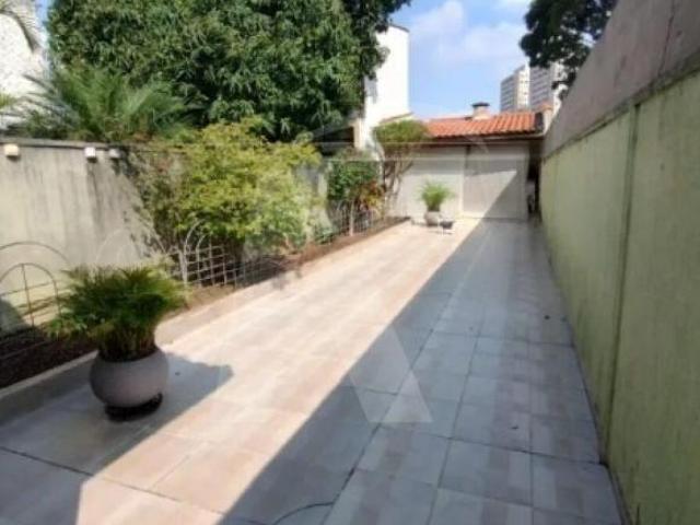 Sobrado de 141 mts², 3 quartos 1suíte, 2 vagas, na Vila Mazzei