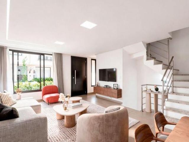 Sobrado de 157 m² em condomínio fechado com 3 quartos e 1 suíte no Jardim Social à venda
