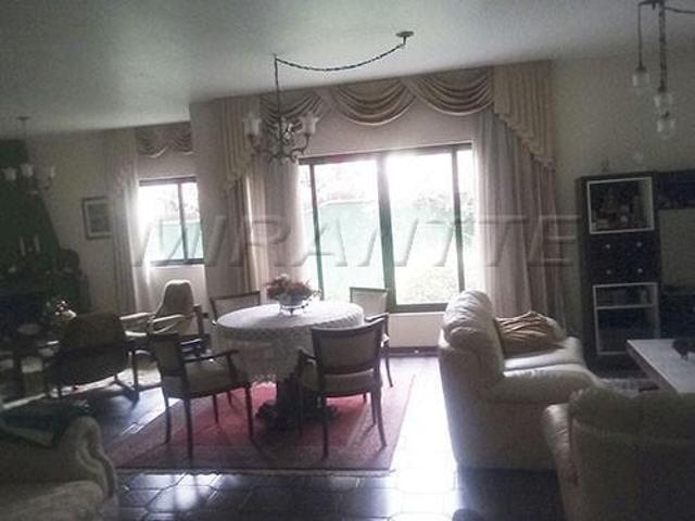 Sobrado de 1800m² com 5 quartos