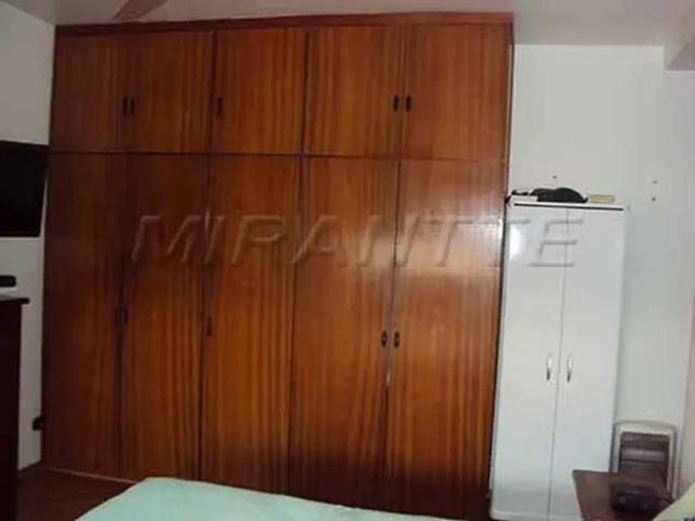 Sobrado de 180m² com 3 quartos em Água Fria