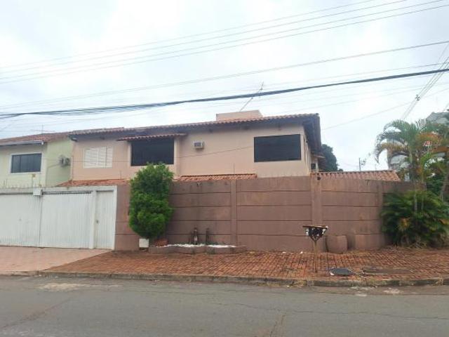 Sobrado de 182,90m² com 3 quartos sendo 2 suítes por R$ 850.000,00 Setor Jardim América Goiânia