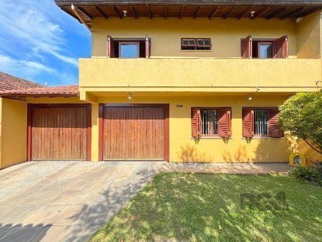 Sobrado de 189m²: Oportunidade Residencial ou Comercial em Terreno de 330m²