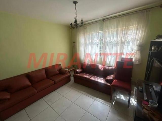 Sobrado de 1976m² com 3 quartos