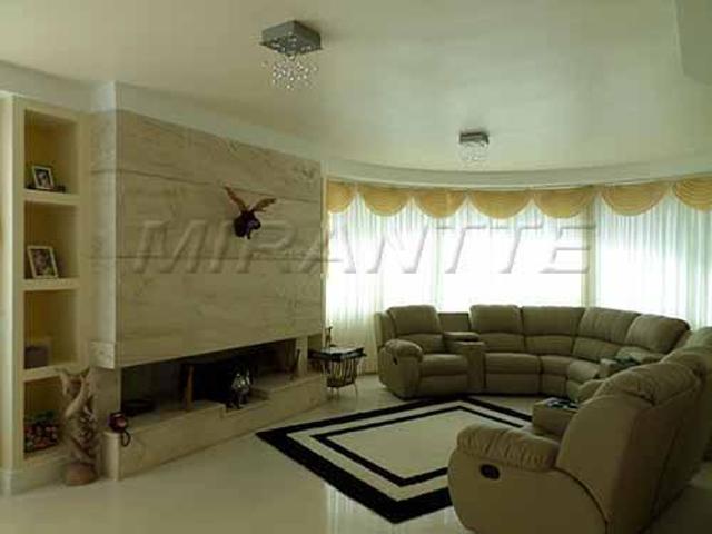 Sobrado de 1200m² com 4 quartos