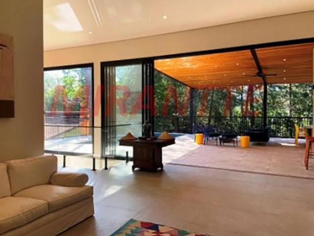 Sobrado de 1200m² com 3 quartos