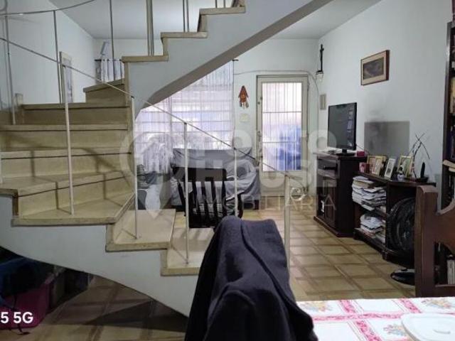 Sobrado de 120m2 a venda em Mirandópolis com 02 dormitórios e 01 vaga