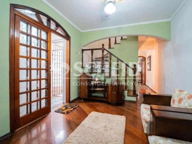 Sobrado de 131 m² com 3 dormitórios sendo 3 suítes, 2 vagas localizado na Cupecê / Cidade ademar