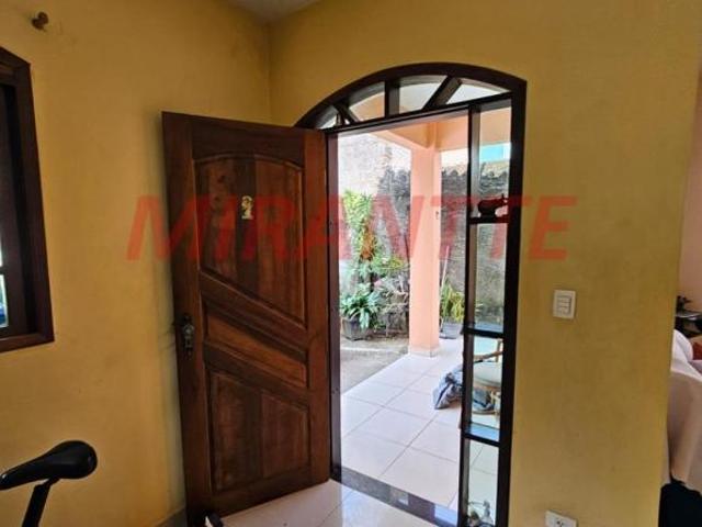 Sobrado de 1.6m² com 3 quartos