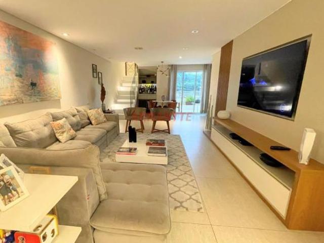 Sobrado de 240m² com 3 quartos