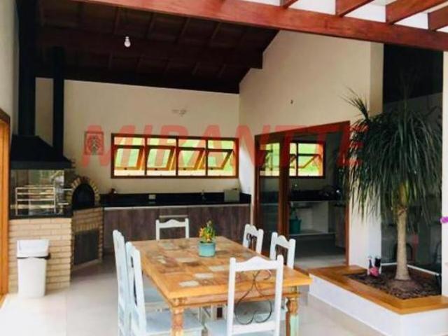 Sobrado de 240m² com 3 quartos