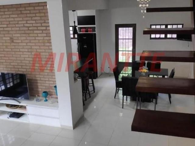 Sobrado de 240m² com 3 quartos