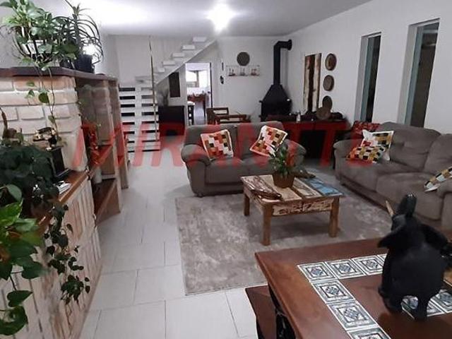 Sobrado de 240m² com 4 quartos