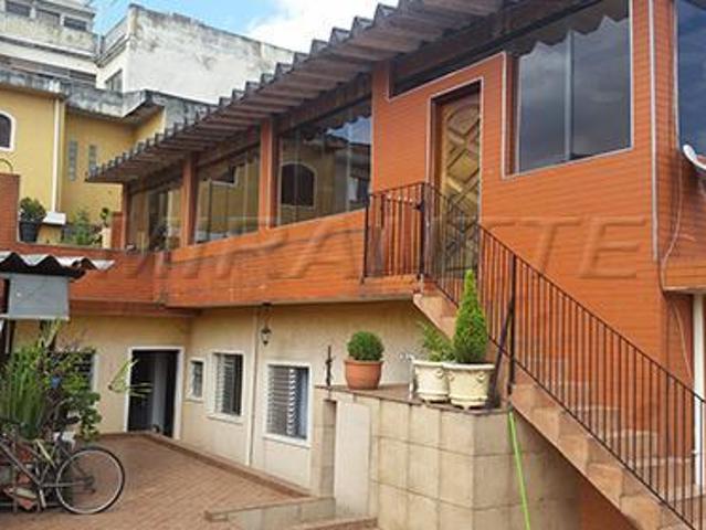 Sobrado de 240m² com 4 quartos