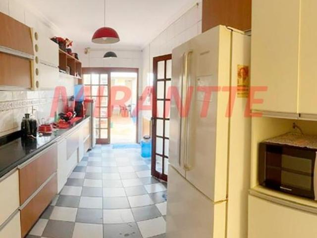 Sobrado de 242m² com 5 quartos