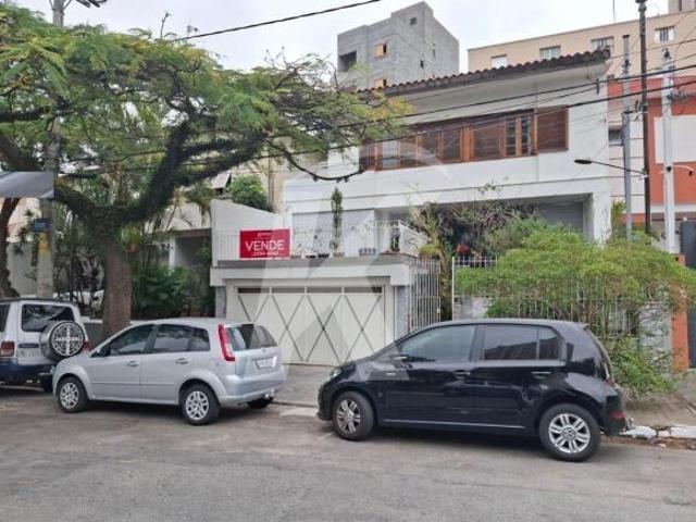 Sobrado de 247 mts², 3 quartos, 02 vagas, no Jardim São Paulo 190 mts da estação do metrô