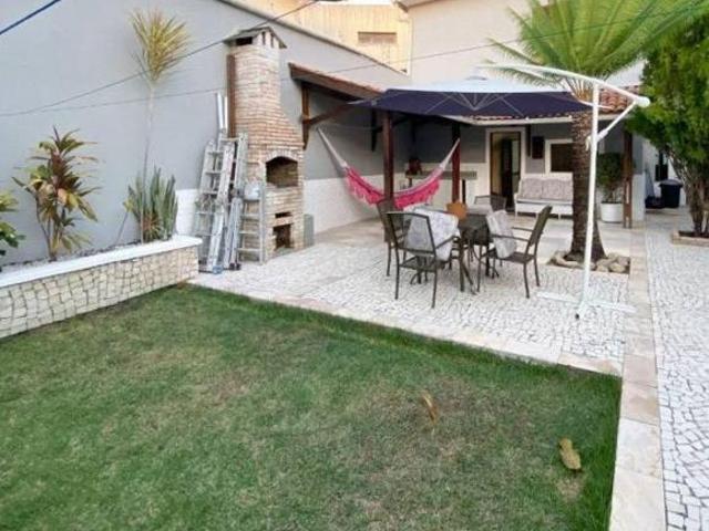 Sobrado de 245 m² com 2 suítes, 3 vagas, área gourmet e jardim à venda no bairro Brasil