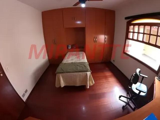 Sobrado de 245m² com 4 quartos em Água Fria