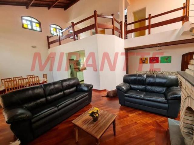 Sobrado de 246m² com 4 quartos
