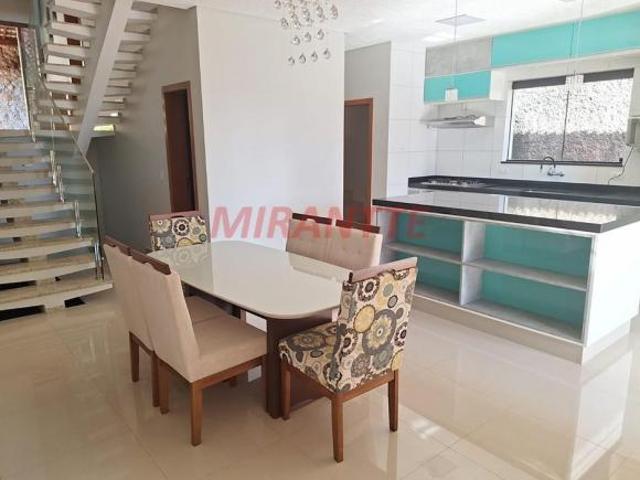 Sobrado de 248m² com 3 quartos