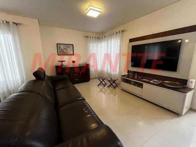 Sobrado de 249m² com 4 quartos