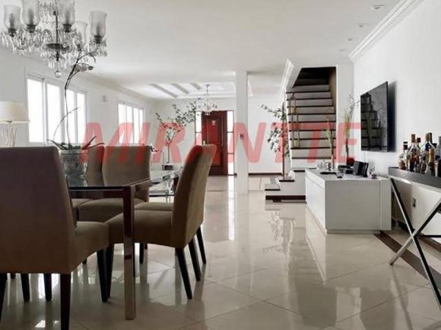Sobrado de 250m² com 3 quartos