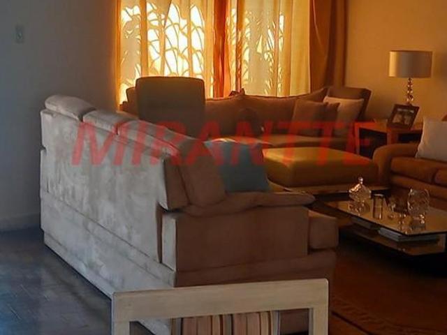 Sobrado de 250m² com 4 quartos