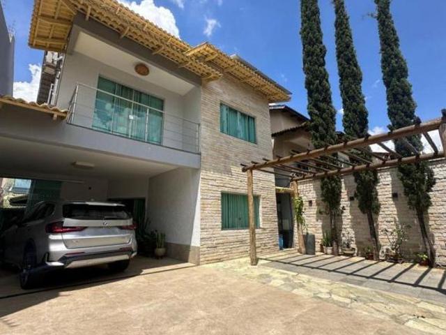 Sobrado de 257 m² com 03 quartos à venda no Jardim América Goiana