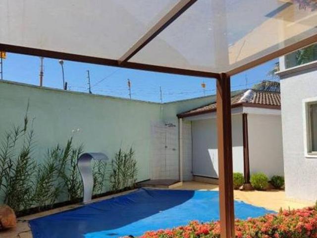 Sobrado de 260 m² com 3 quartos, 1 suíte, 2 vagas, área gourmet à venda no Pq Nosso Lar