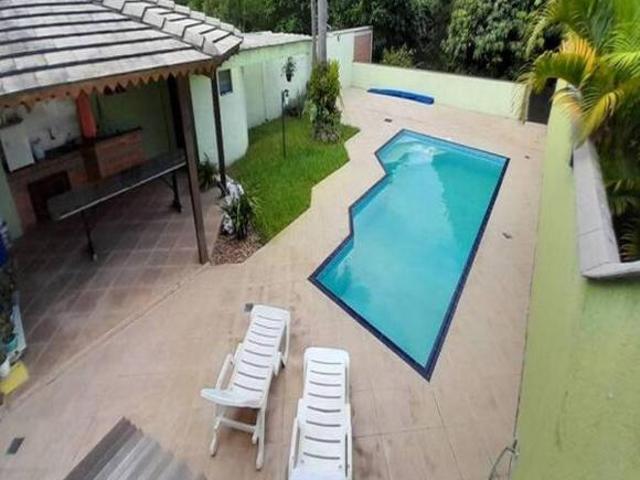 Sobrado de 260 mt² com 5 quartos, 3 suítes, 2 vagas e área de lazer à venda no Parque do Sol