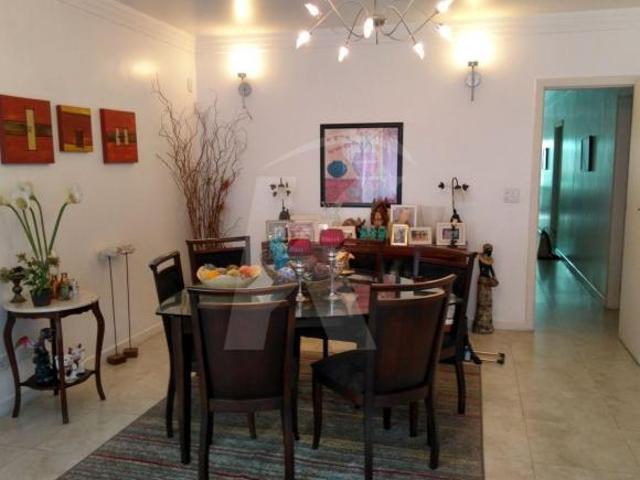 Sobrado de 260 mts², 03 dormitórios 3 suítes, 6 vagas, com piscina nas Palmas do Tremembé