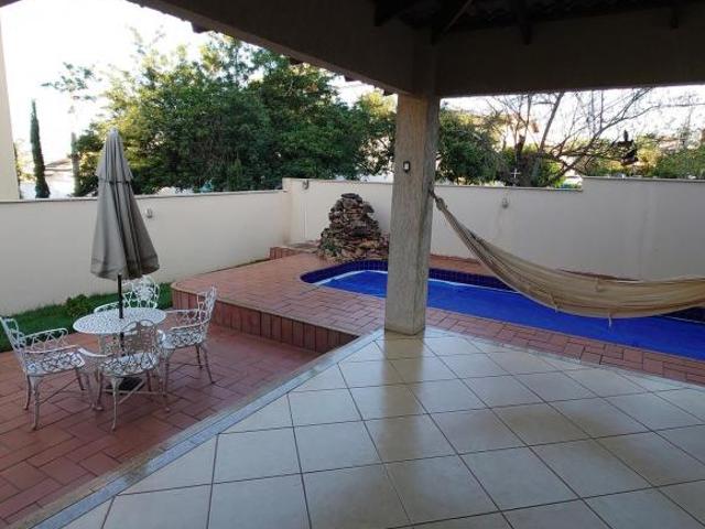 Sobrado de 260m² com 04 quartos sendo 03 suítes à venda no Portal do Sol I Goiânia/GO