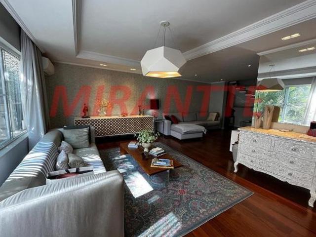Sobrado de 260m² com 4 quartos