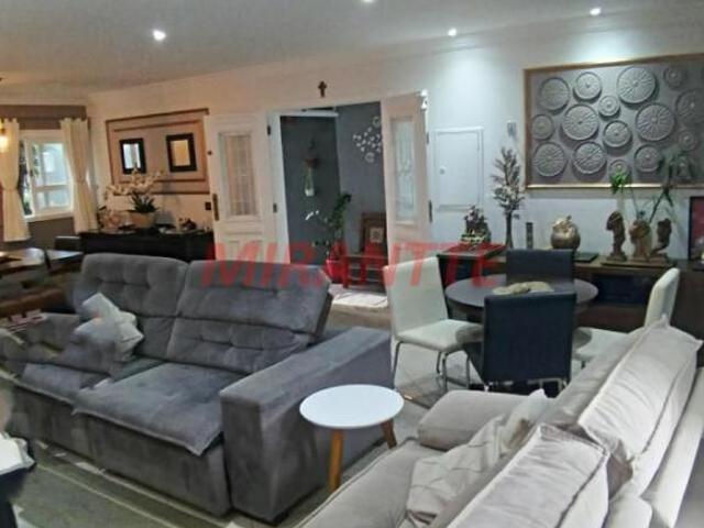 Sobrado de 261m² com 5 quartos