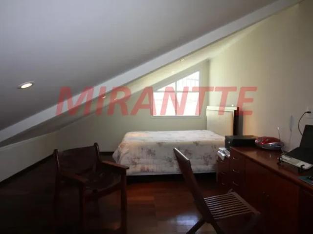 Sobrado de 261m² com 4 quartos em Vila Rio de Janeiro