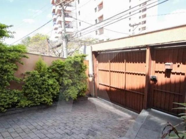 Sobrado de 262 mts², 3 quartos 1 suíte + edícula, 3 vagas, na Água Fria
