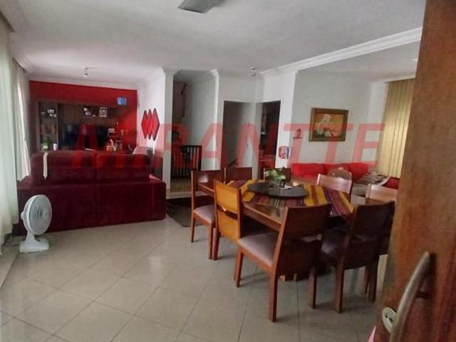 Sobrado de 262m² com 5 quartos
