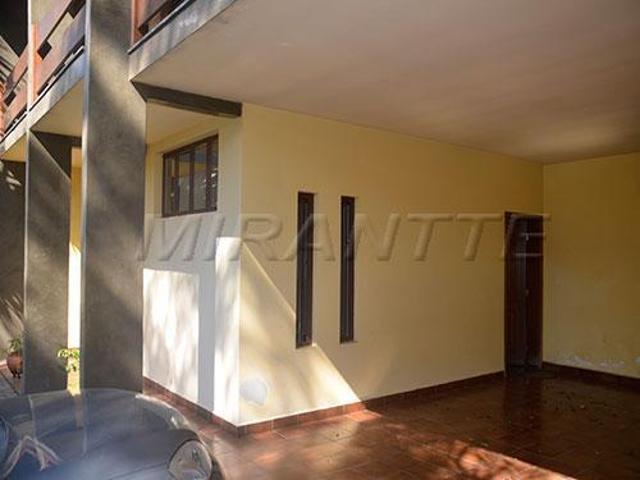 Sobrado de 264m² com 4 quartos