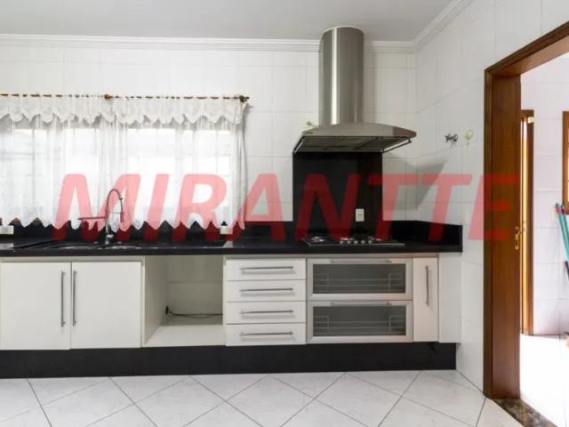 Sobrado de 264m² com 4 quartos em Horto Florestal