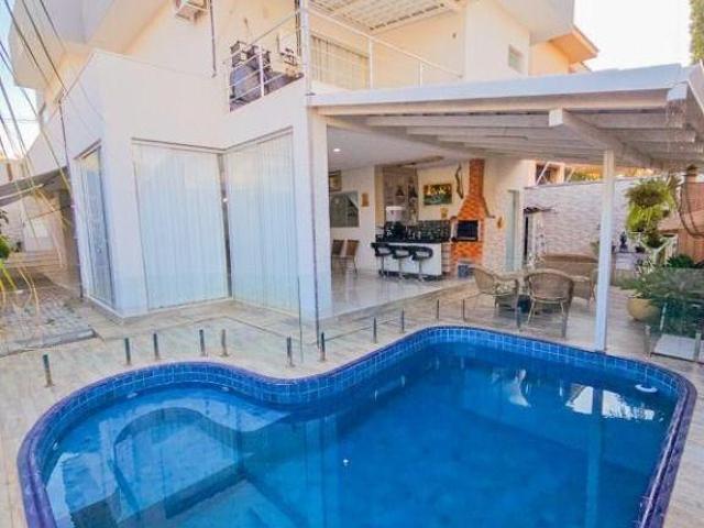 Sobrado de 265 m² com 03 quartos à venda no Condomínio Portal do Sol II Goiânia GO