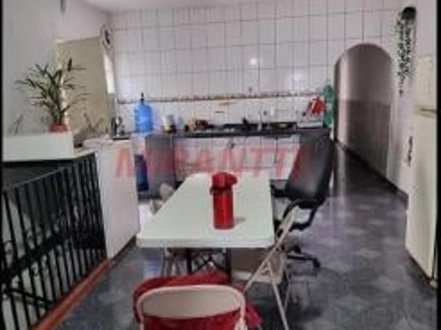 Sobrado de 265m² com 12 quartos