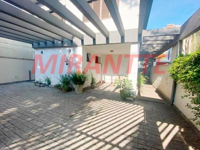 Sobrado de 266m² com 4 quartos