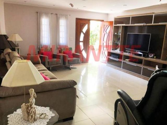 Sobrado de 266m² com 4 quartos