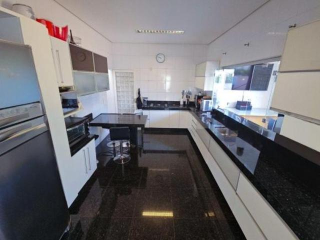 Sobrado de 268 m² com 04 suítes à venda por R$ 2.500.000,00 Portal do Sol I Goiânia GO