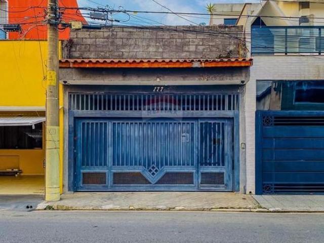 Sobrado de 270m² com 3 dormitórios e 2 vagas de garagem