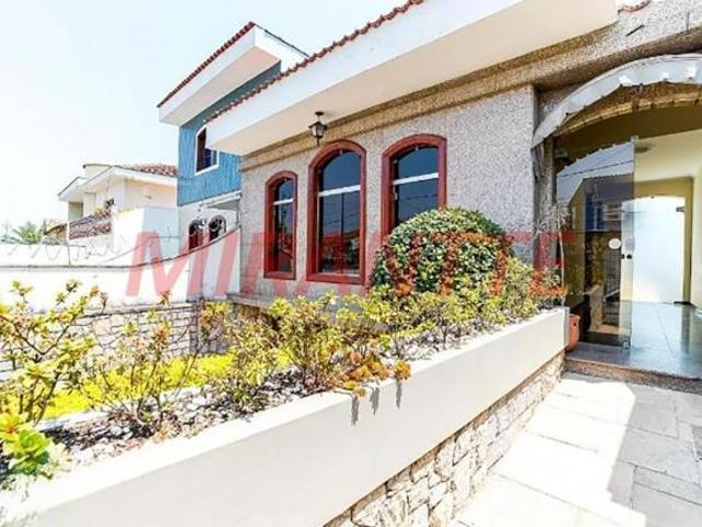 Sobrado de 270m² com 3 quartos