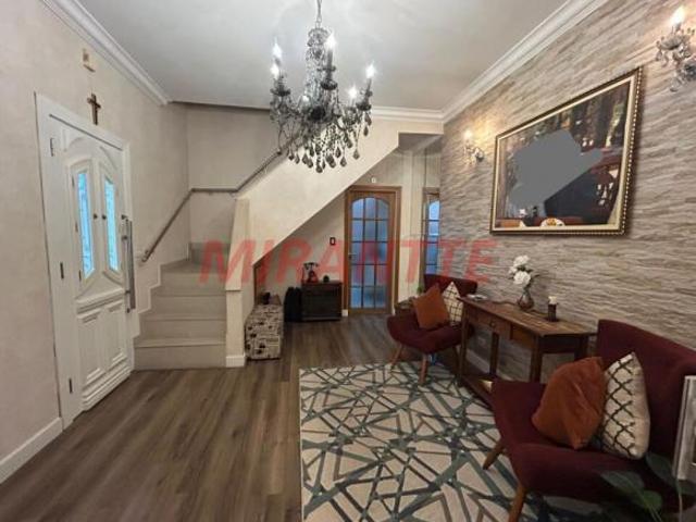 Sobrado de 270m² com 3 quartos