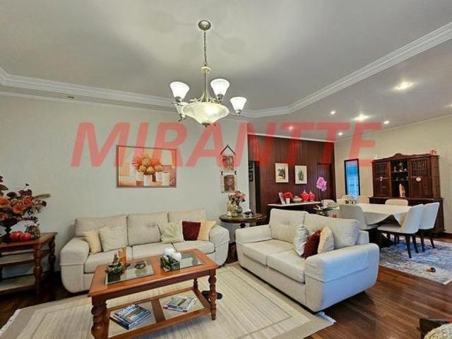 Sobrado de 270m² com 4 quartos