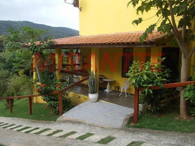 Sobrado de 272m² com 4 quartos