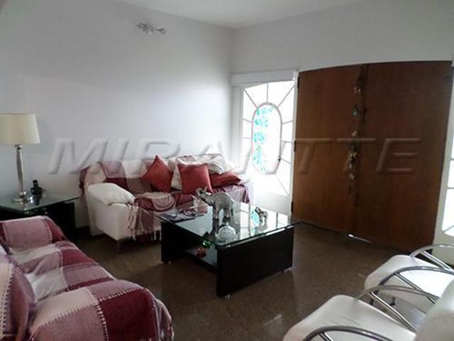 Sobrado de 277m² com 3 quartos